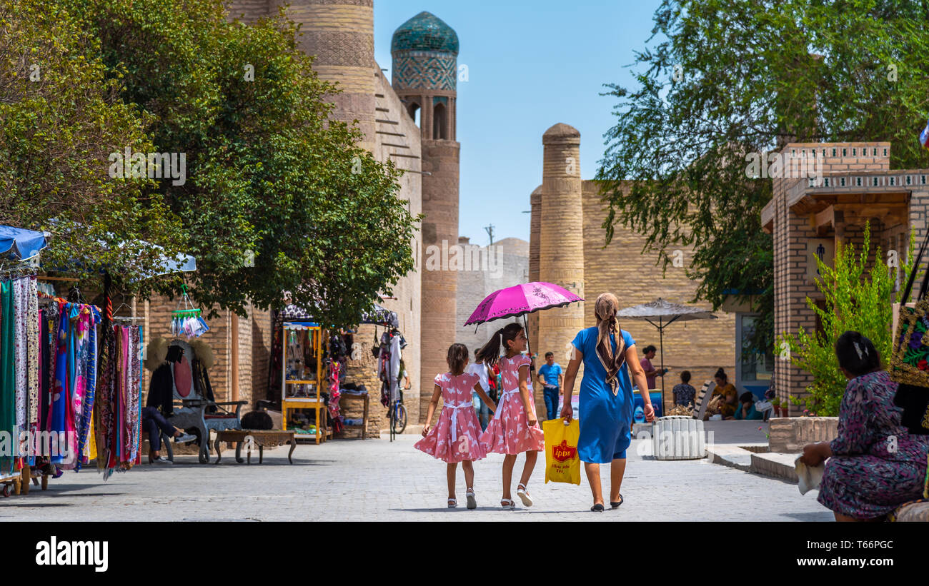 Uzbek girls hi-res stock photography and images - Alamy