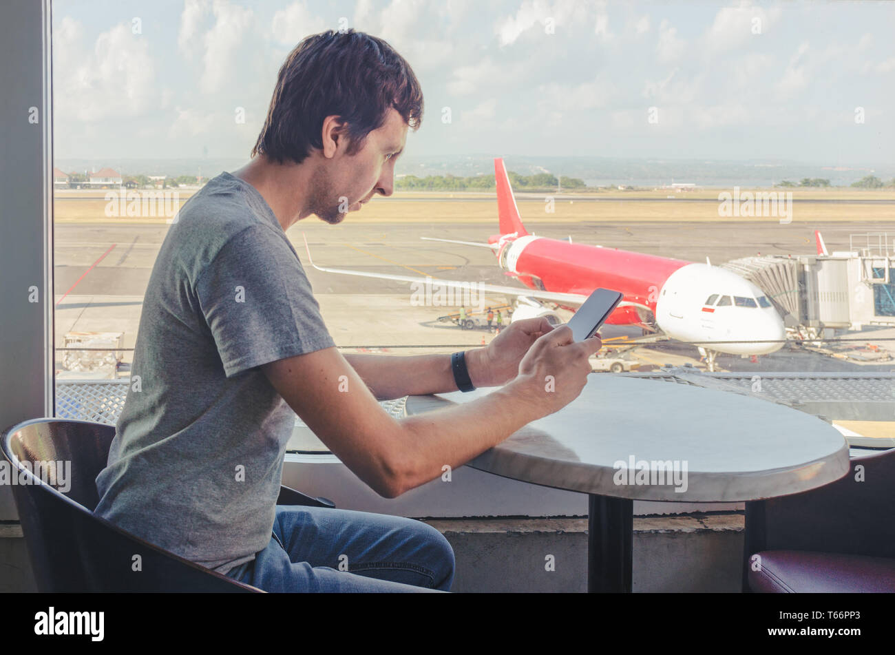 Businessman cell phone plane hi-res stock photography and images - Alamy