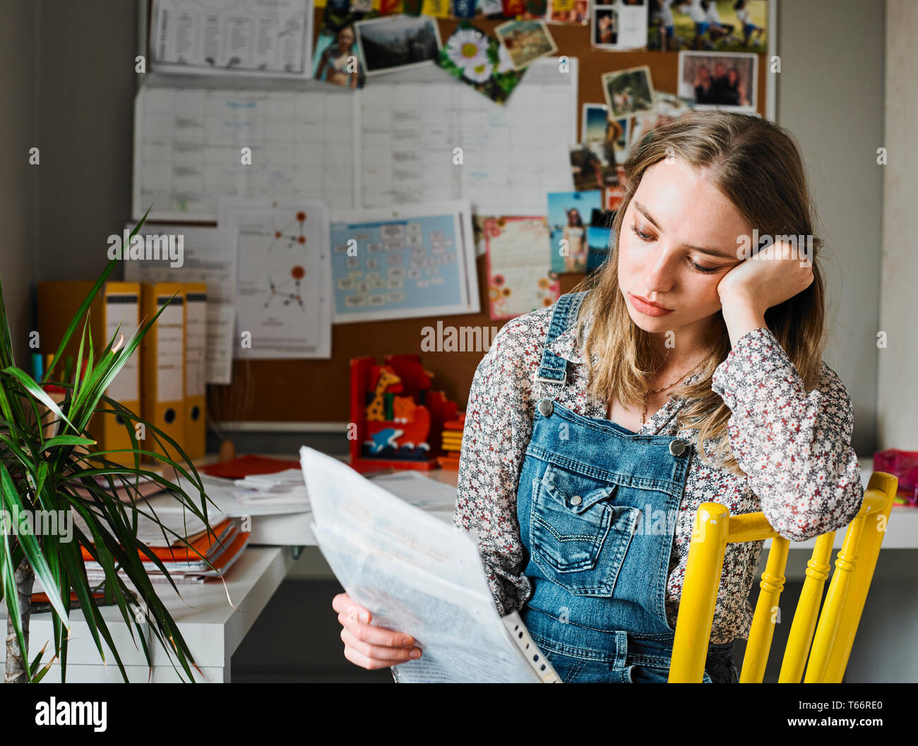 Working in home hi-res stock photography and images - Alamy