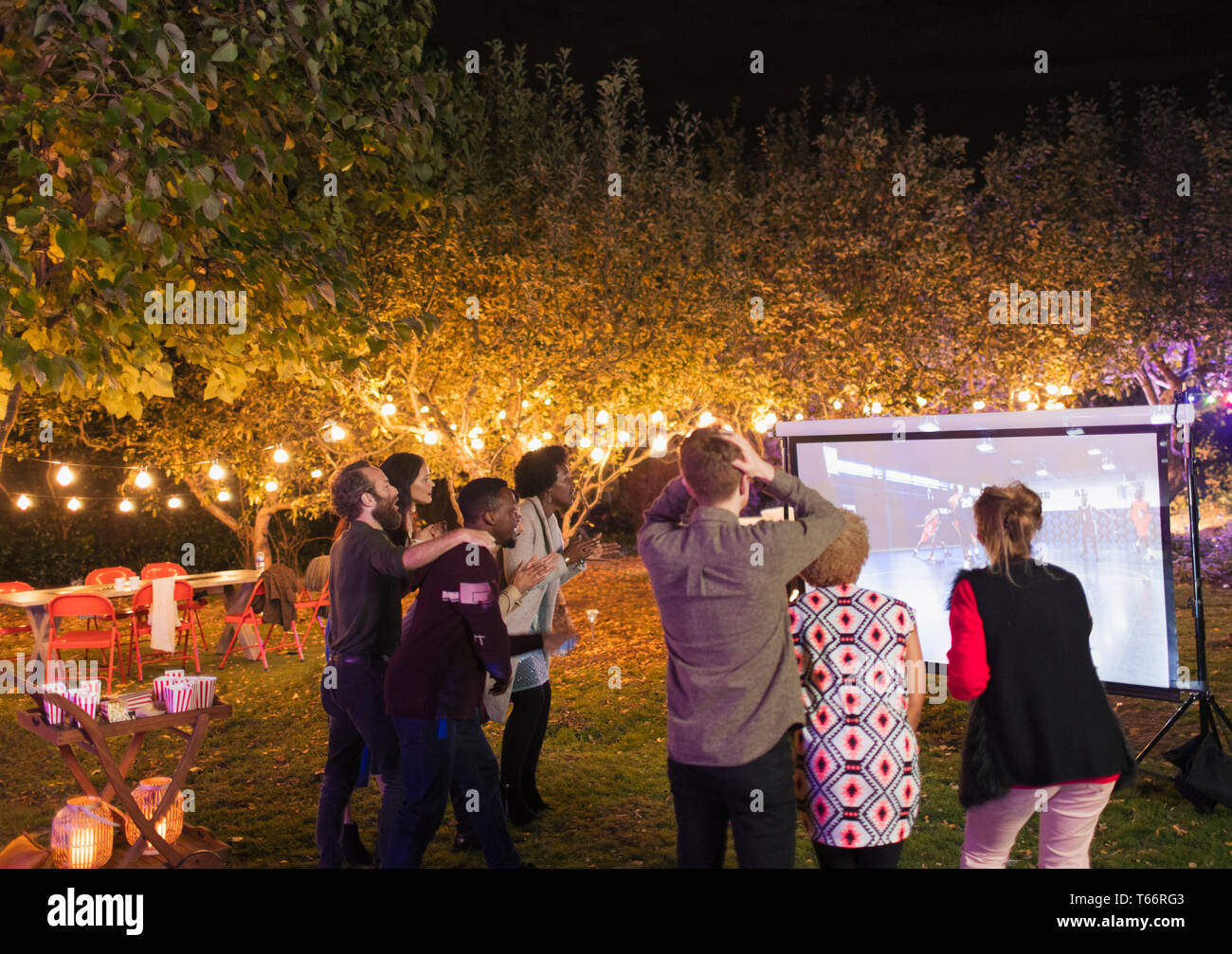 Screen projection hi-res stock photography and images - Alamy