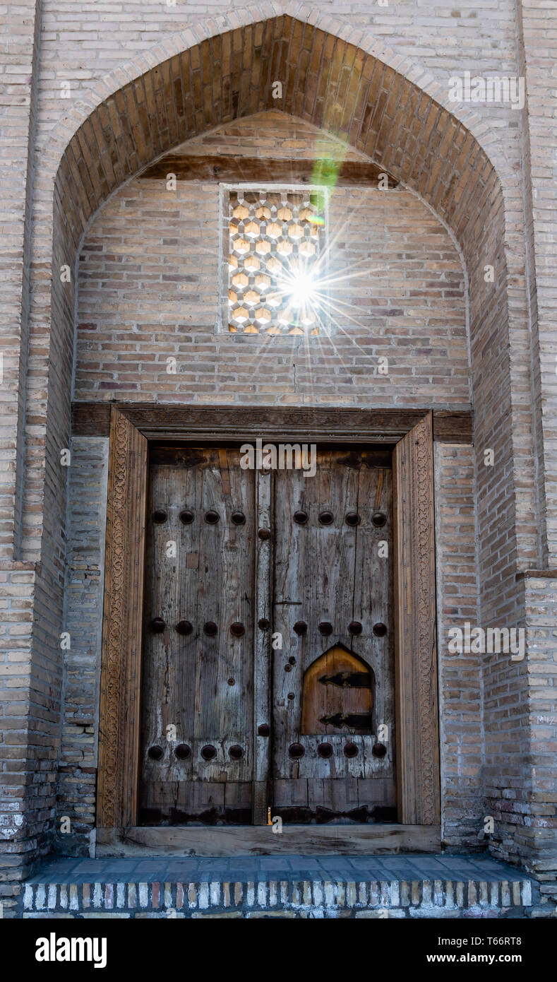 Mosque gate door entrance hi-res stock photography and images - Alamy