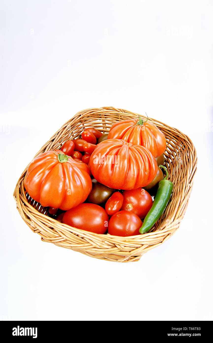 Varieties of tomatoes and green chili Stock Photo - Alamy