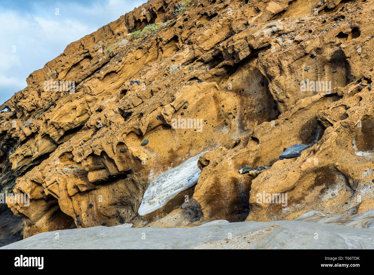 Yellow colored mountain rock hi-res stock photography and images - Alamy