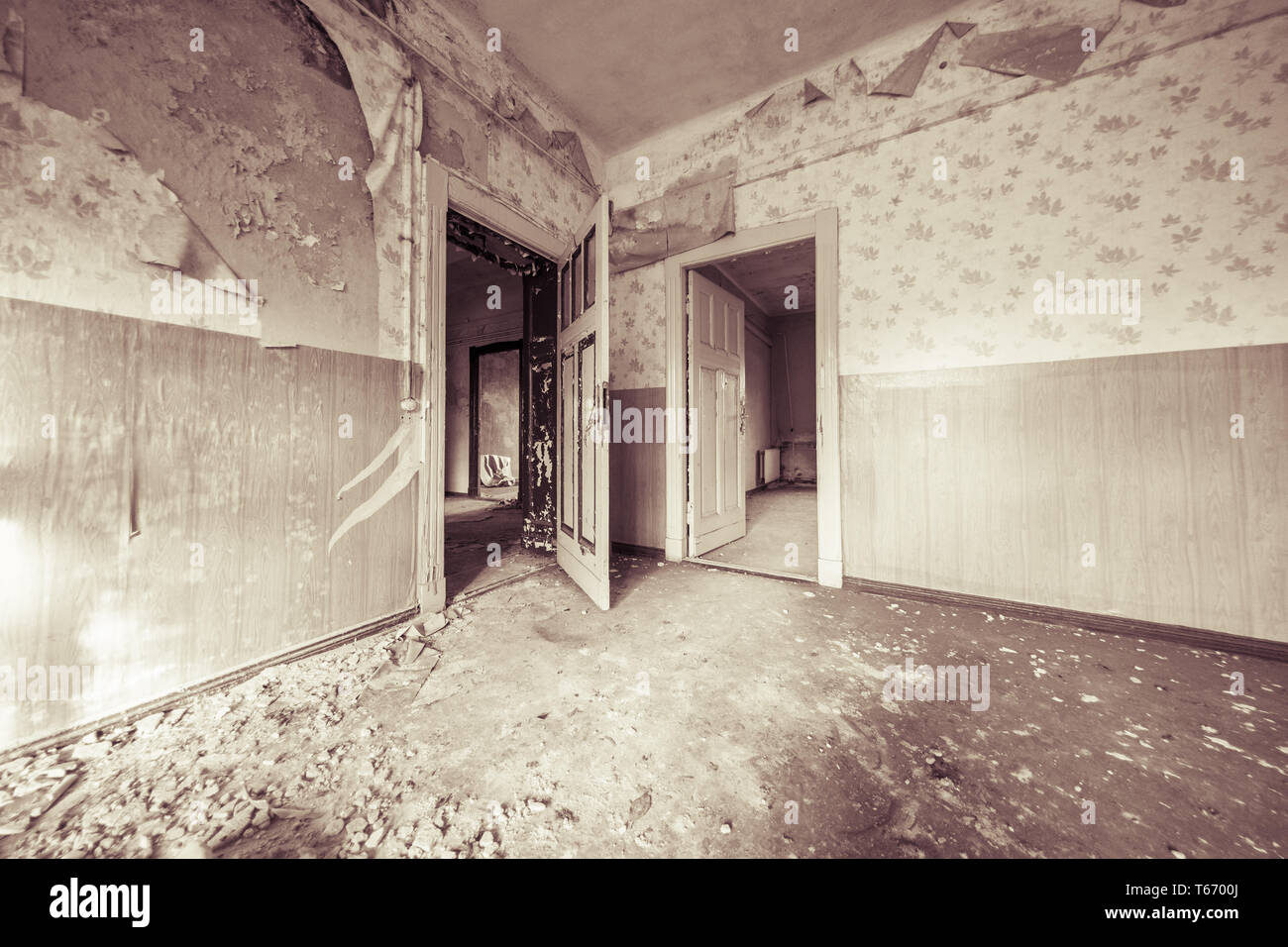 Old wallpapers hi-res stock photography and images - Alamy