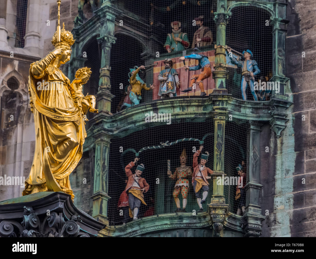The Golden Mary's Column opposite the towers of the Cathedral of Our ...