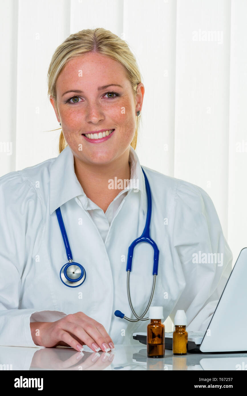 Real doctors hi-res stock photography and images - Alamy