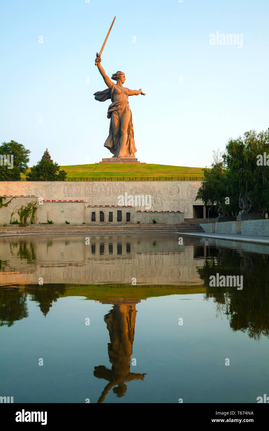 Monument motherland calls in mamayev hi-res stock photography and ...