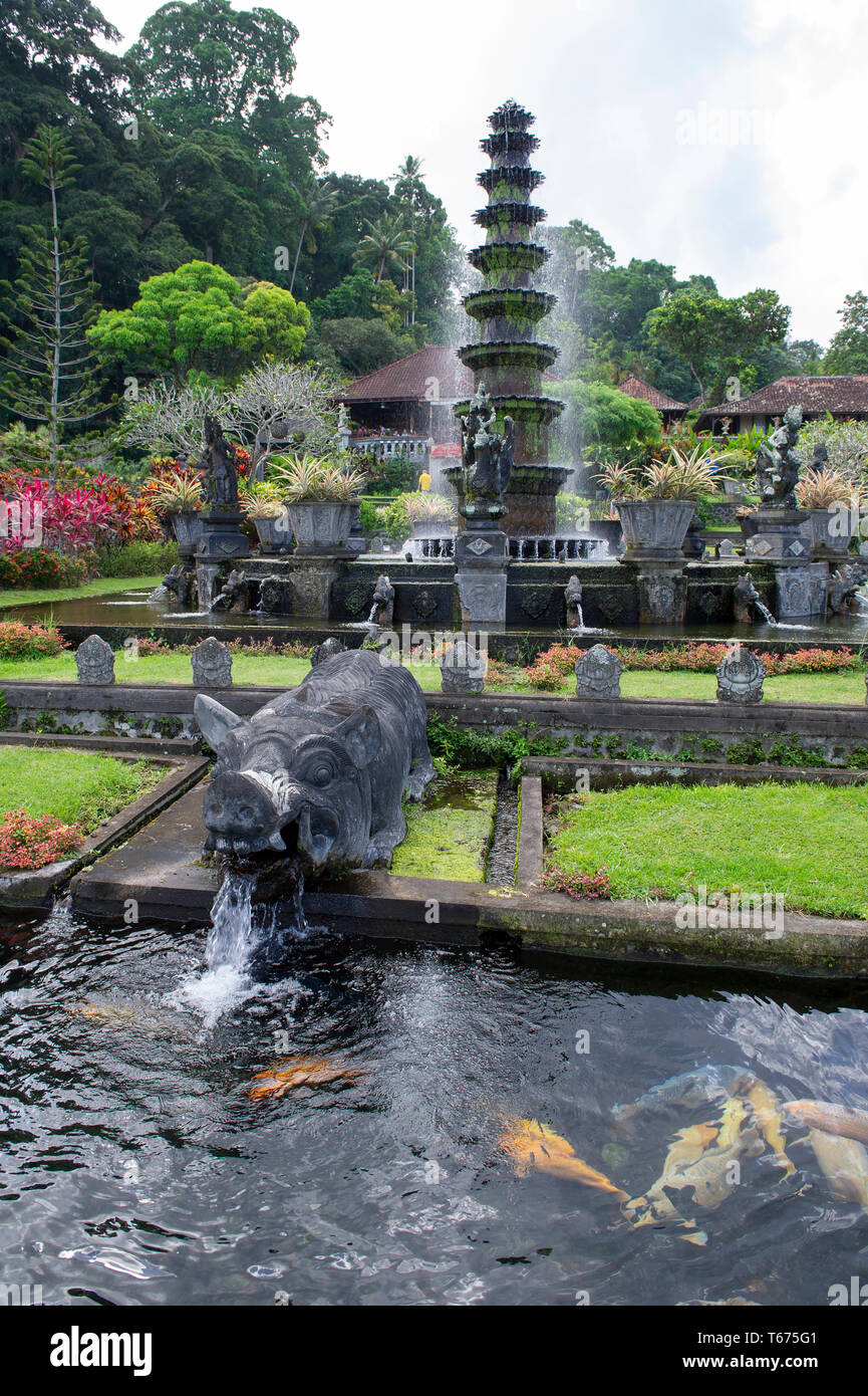 The Ornate fountain at Taman Tirtagangga (The Royal Water Palace and ...