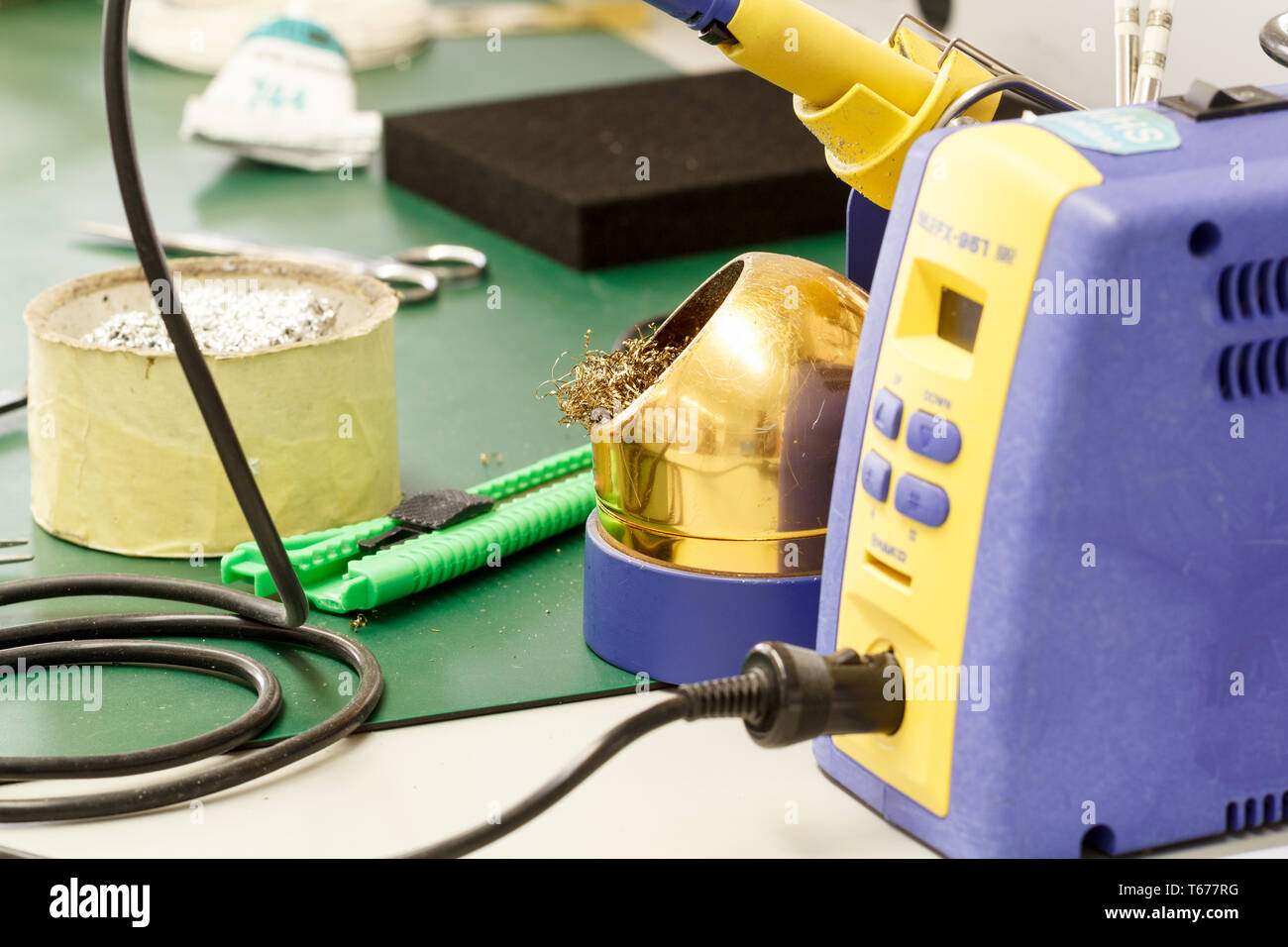 Microchip assembly line hi-res stock photography and images - Alamy