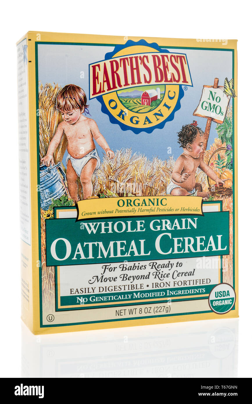 Winneconne, WI - 22 April 2019: A package of Earths Best organic whole ...