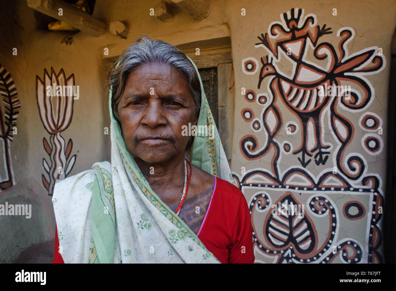 Low caste woman + Sohrai art ( India Stock Photo - Alamy