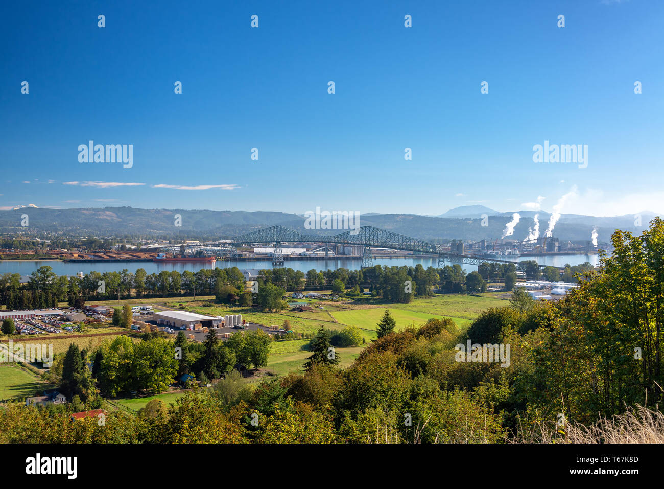 Lewis and Clark Bridge connecting Rainier, Oregon to Longview ...