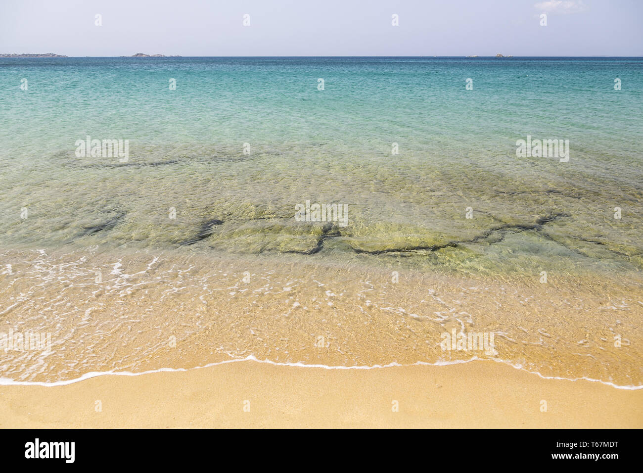 flat blue ocean horizon and beach Stock Photo - Alamy