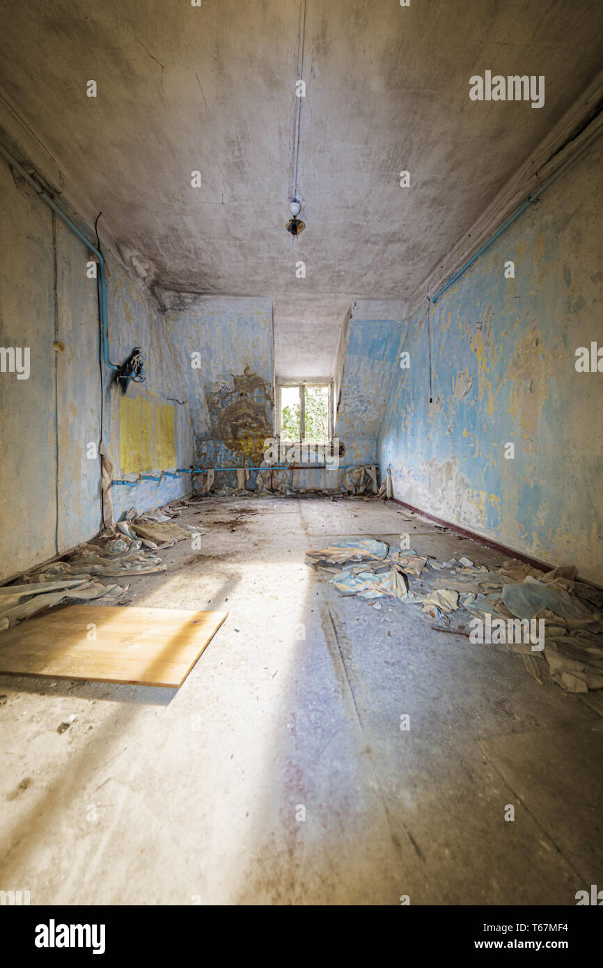 Dirty interior hi-res stock photography and images - Alamy
