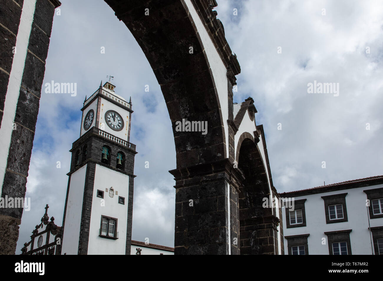 The historical entrance (Portas da Cidade) to the village of Ponta ...