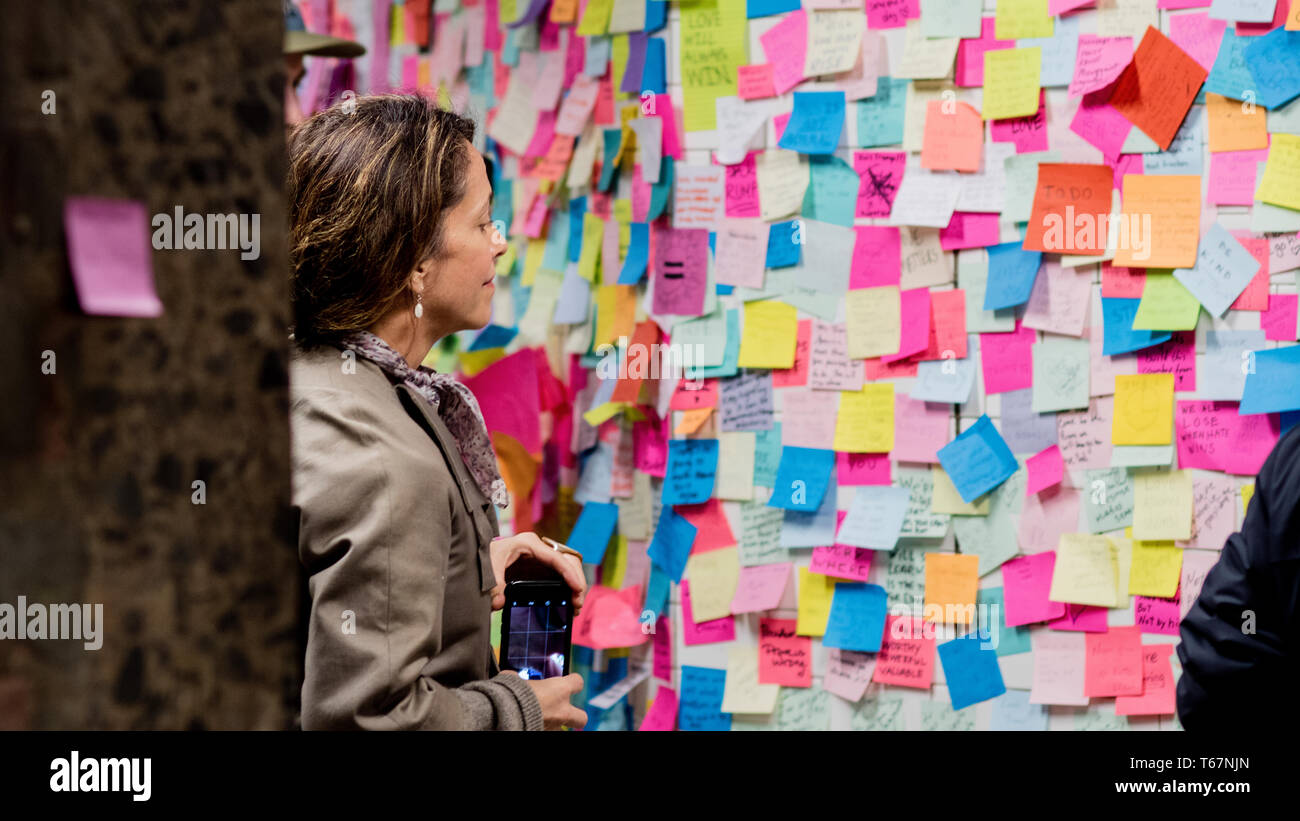 Images of post it notes hi-res stock photography and images - Alamy