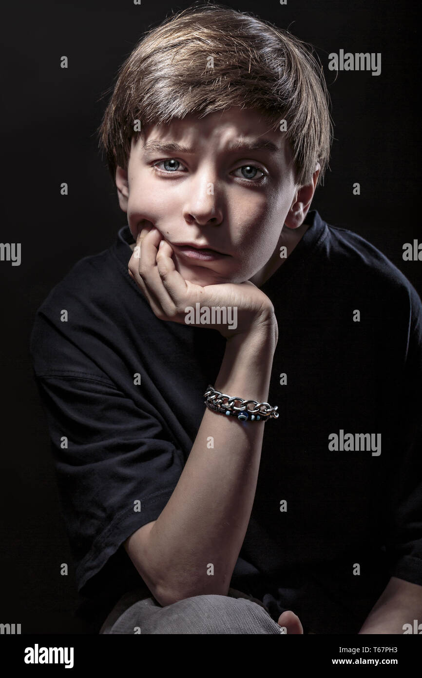 Portrait black background hi-res stock photography and images - Alamy