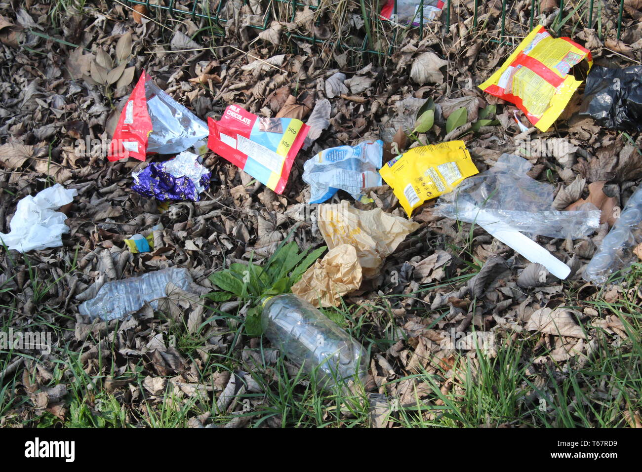 Plastic pollution countryside hi-res stock photography and images - Alamy