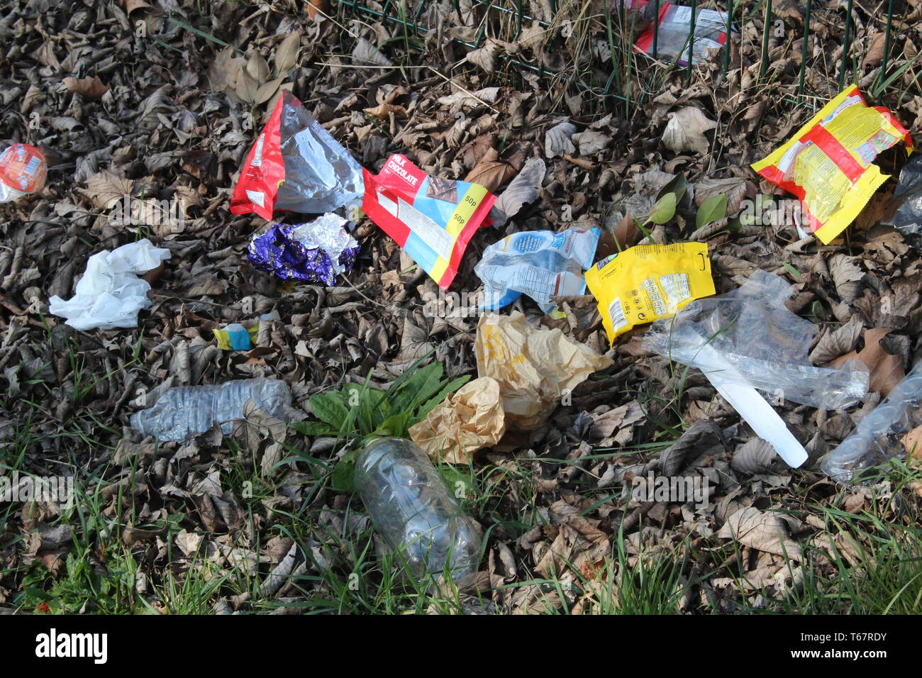 Plastic pollution countryside hi-res stock photography and images - Alamy