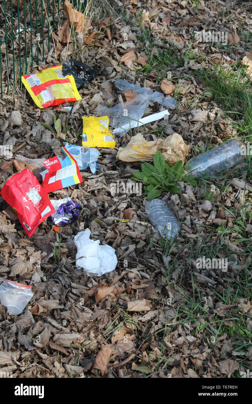 Plastic pollution countryside hi-res stock photography and images - Alamy