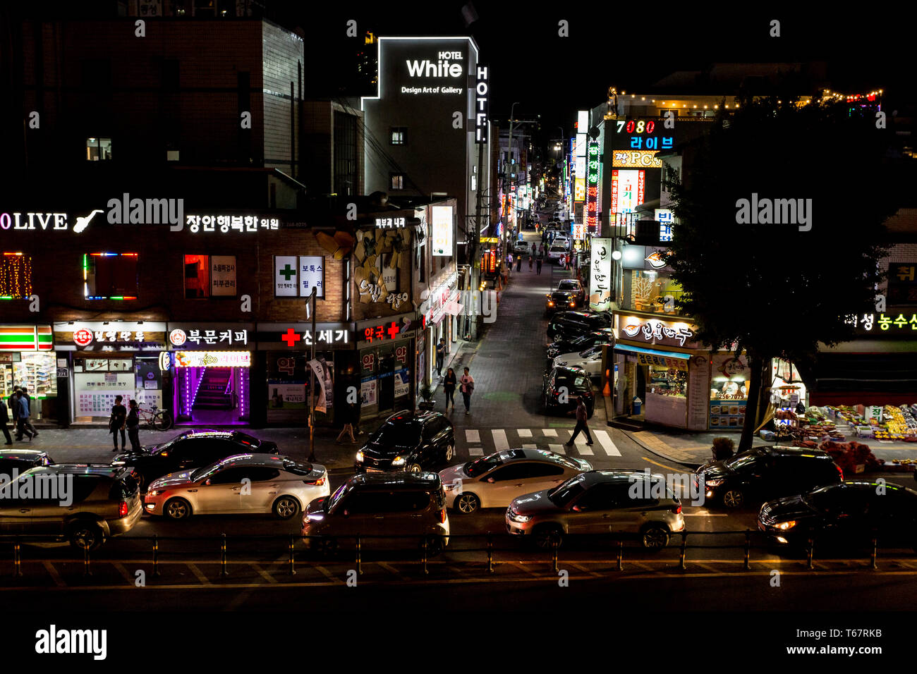 Night 2 people car hi-res stock photography and images - Alamy