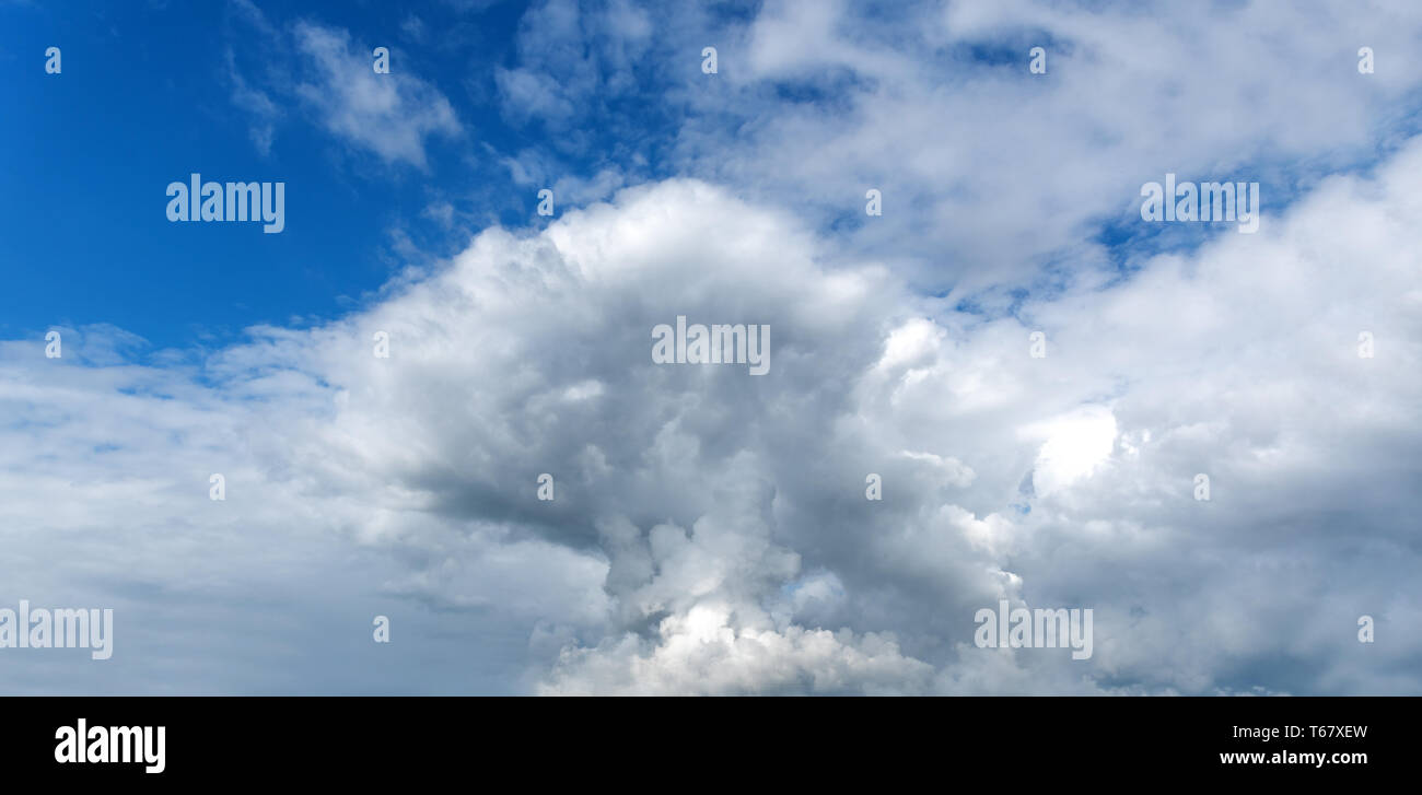 Contrast dramatic cloudy sky Stock Photo - Alamy