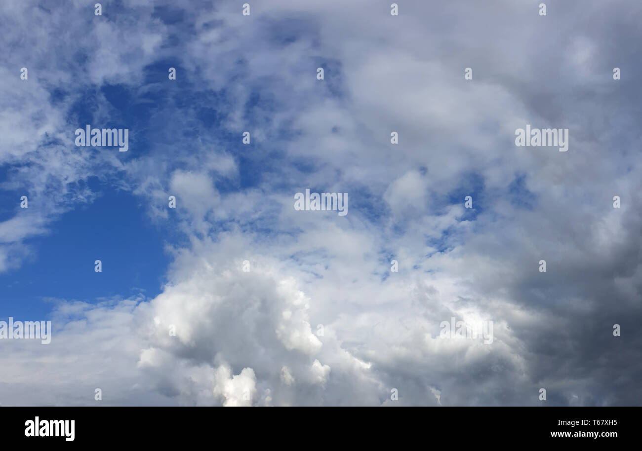 Contrast dramatic cloudy sky Stock Photo - Alamy
