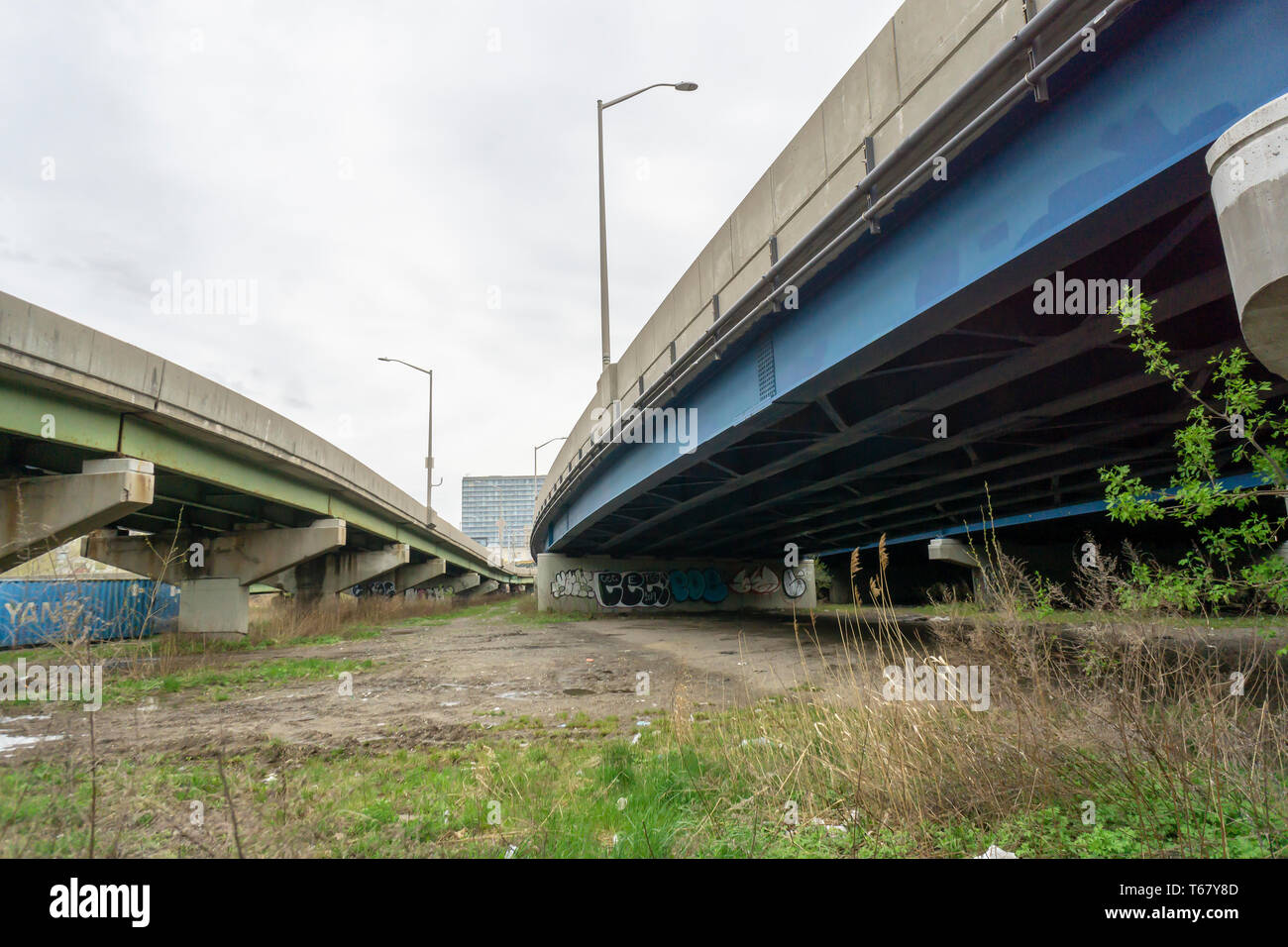 Van Wyck Expressway overpasses at Flushing Creek in the Flushing ...