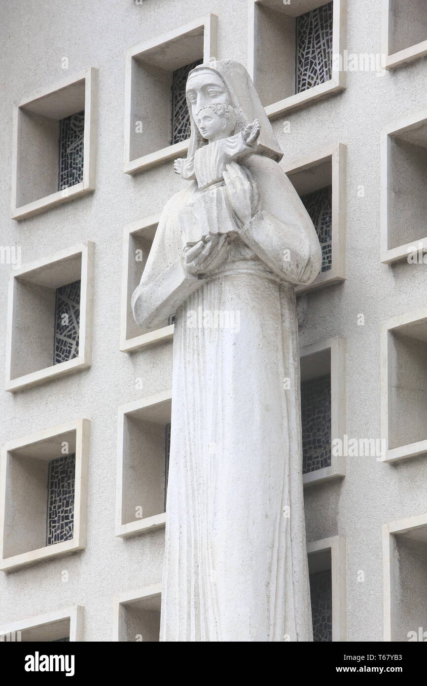 Vierge marie enfant statue hi-res stock photography and images - Alamy