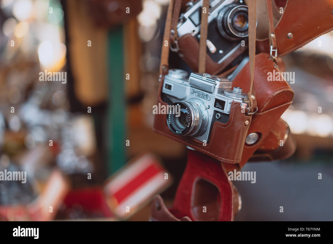 Old cameras are sold at a street market Stock Photo - Alamy