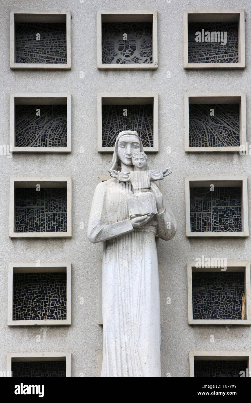 Vierge marie enfant statue hi-res stock photography and images - Alamy