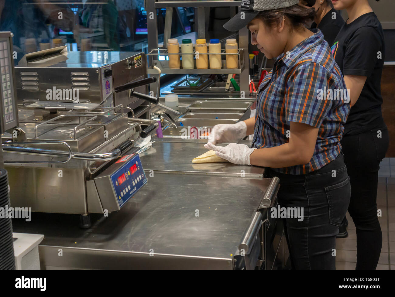 Company free food employees hi-res stock photography and images - Alamy