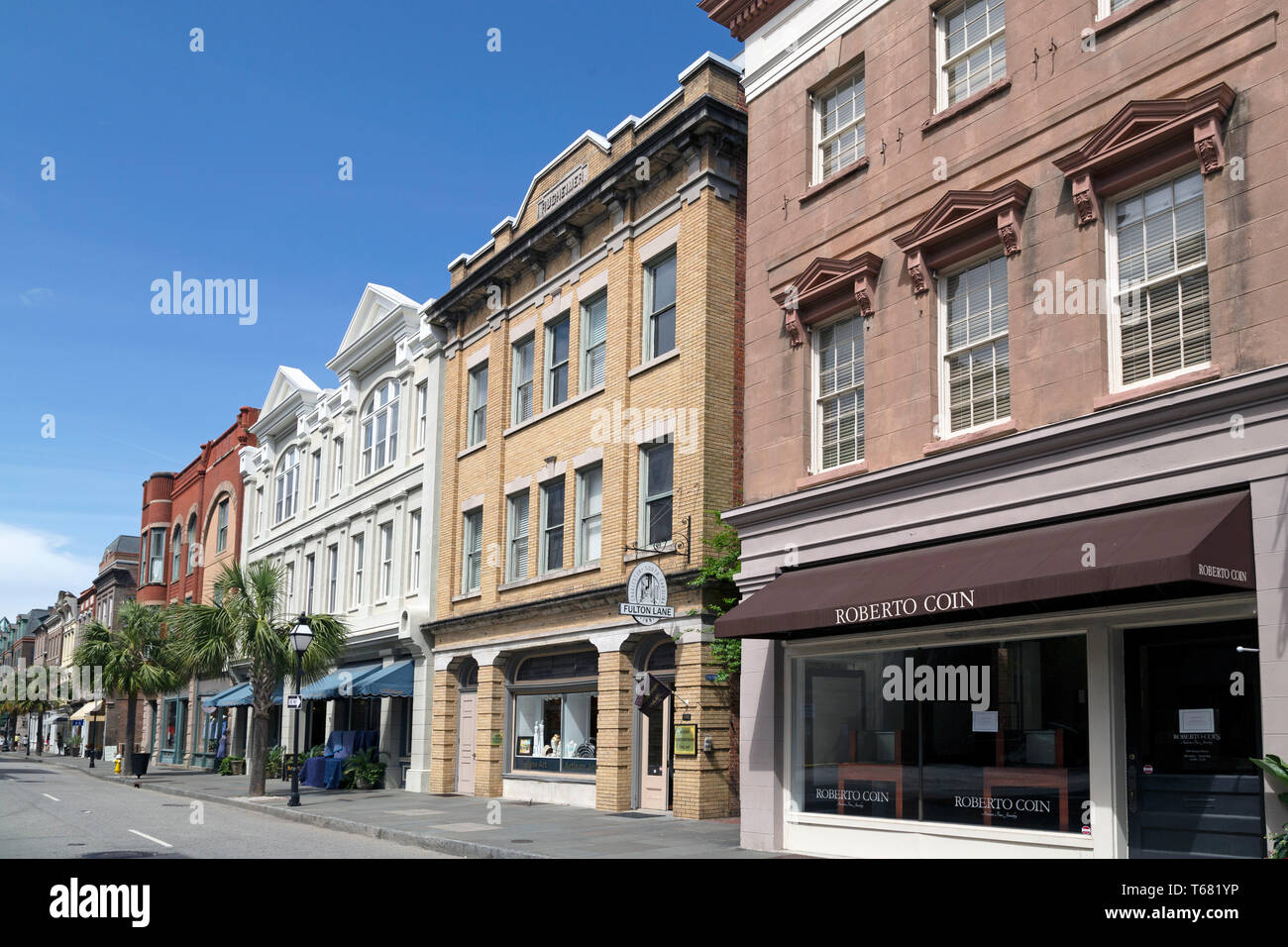 Storefront canopies hi-res stock photography and images - Alamy