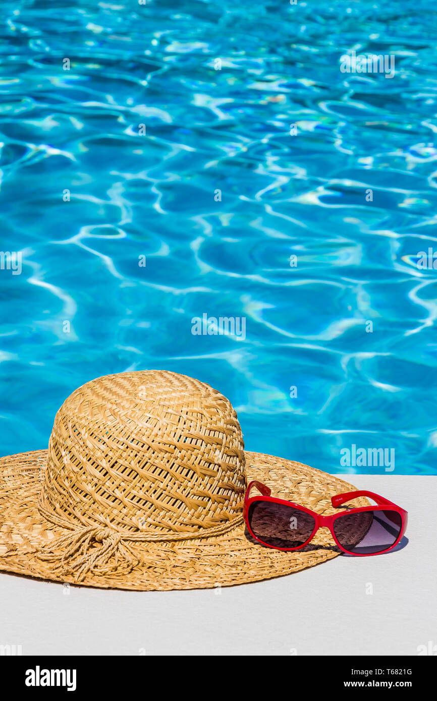Vacation Symbol Photo of a Sun Hat at the Pool Stock Photo - Alamy