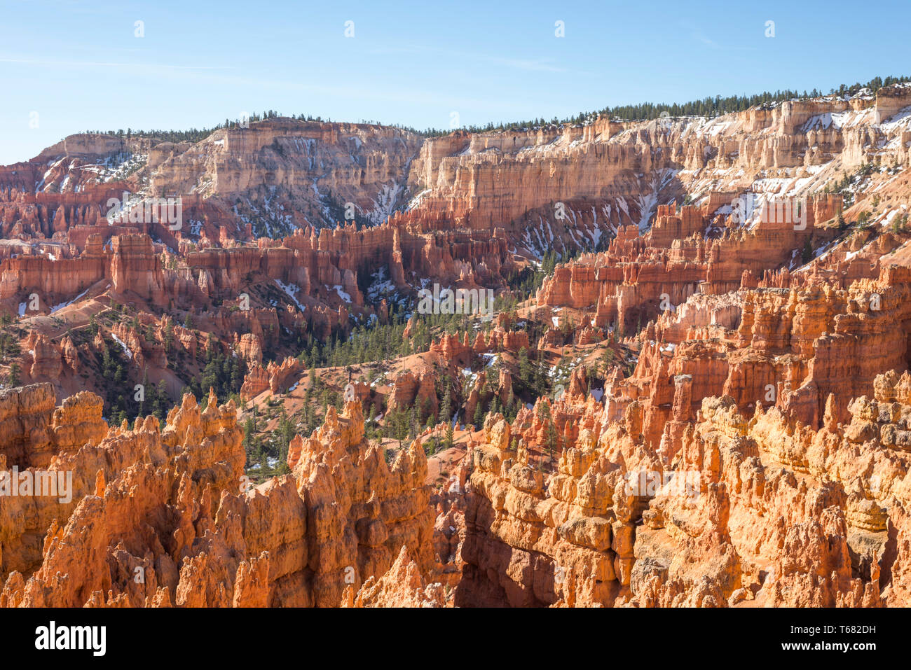 Rock formations at the Bryce Amphitheater viewed from Sunset Point ...