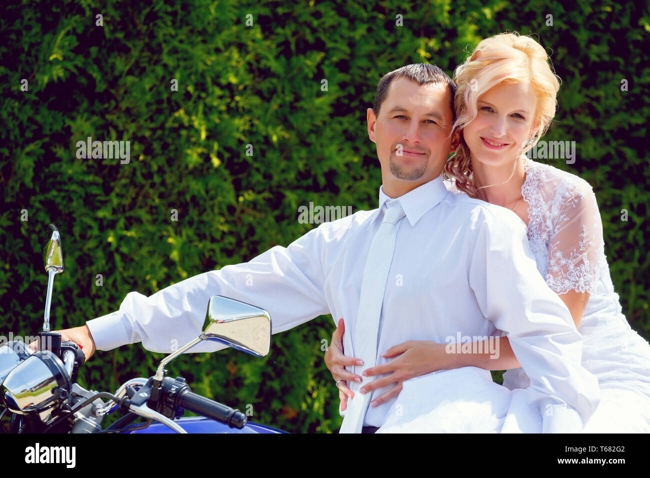 beautiful young wedding couple on motorcycle Stock Photo - Alamy