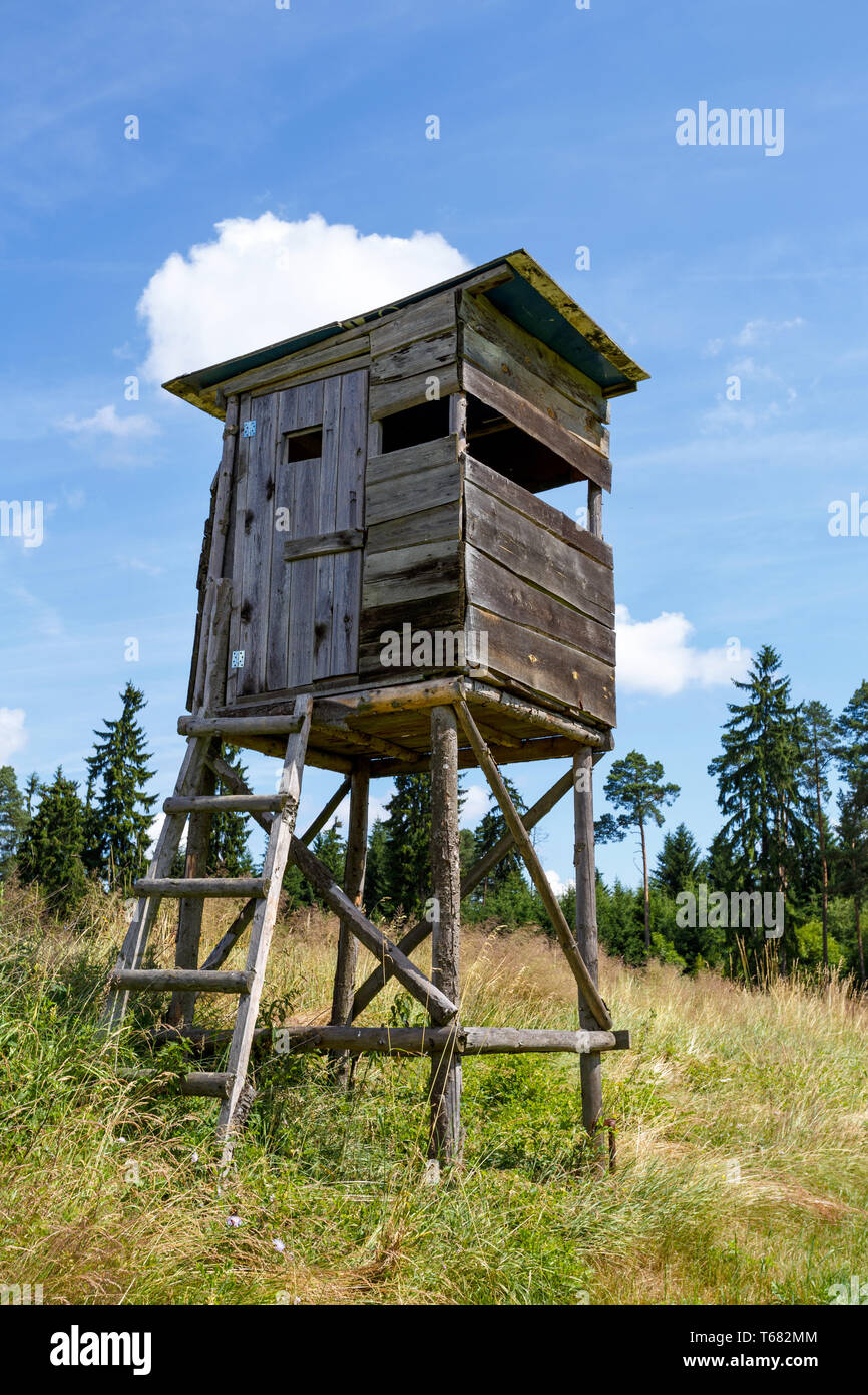 Hunters seating hi-res stock photography and images - Alamy