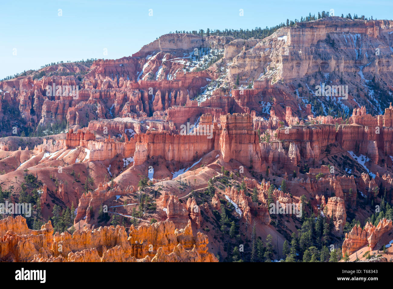Rock formations at the Bryce Amphitheater viewed from Sunset Point ...