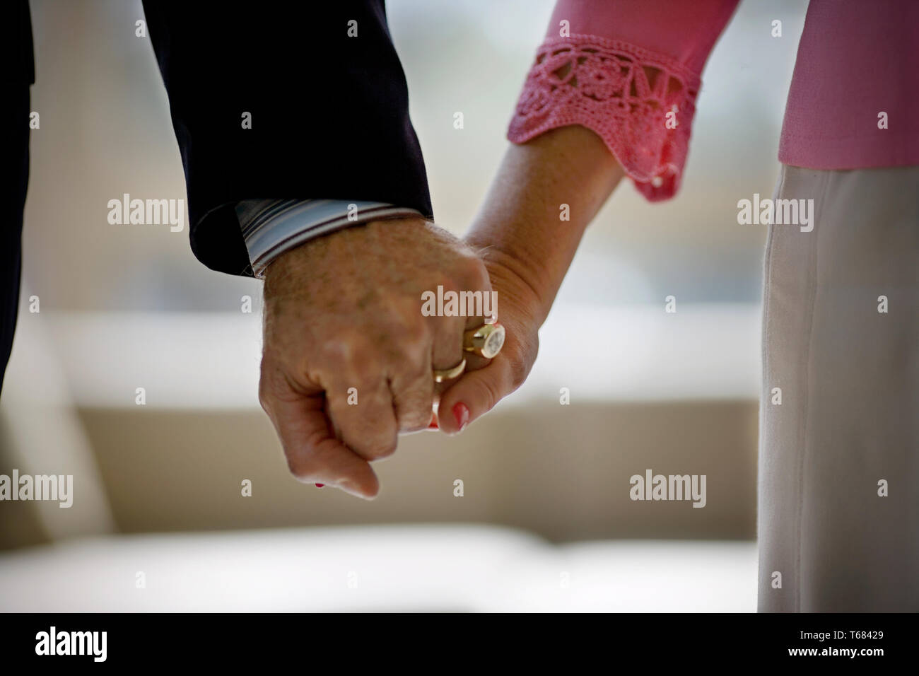 Hand holding horizontal hi-res stock photography and images - Alamy