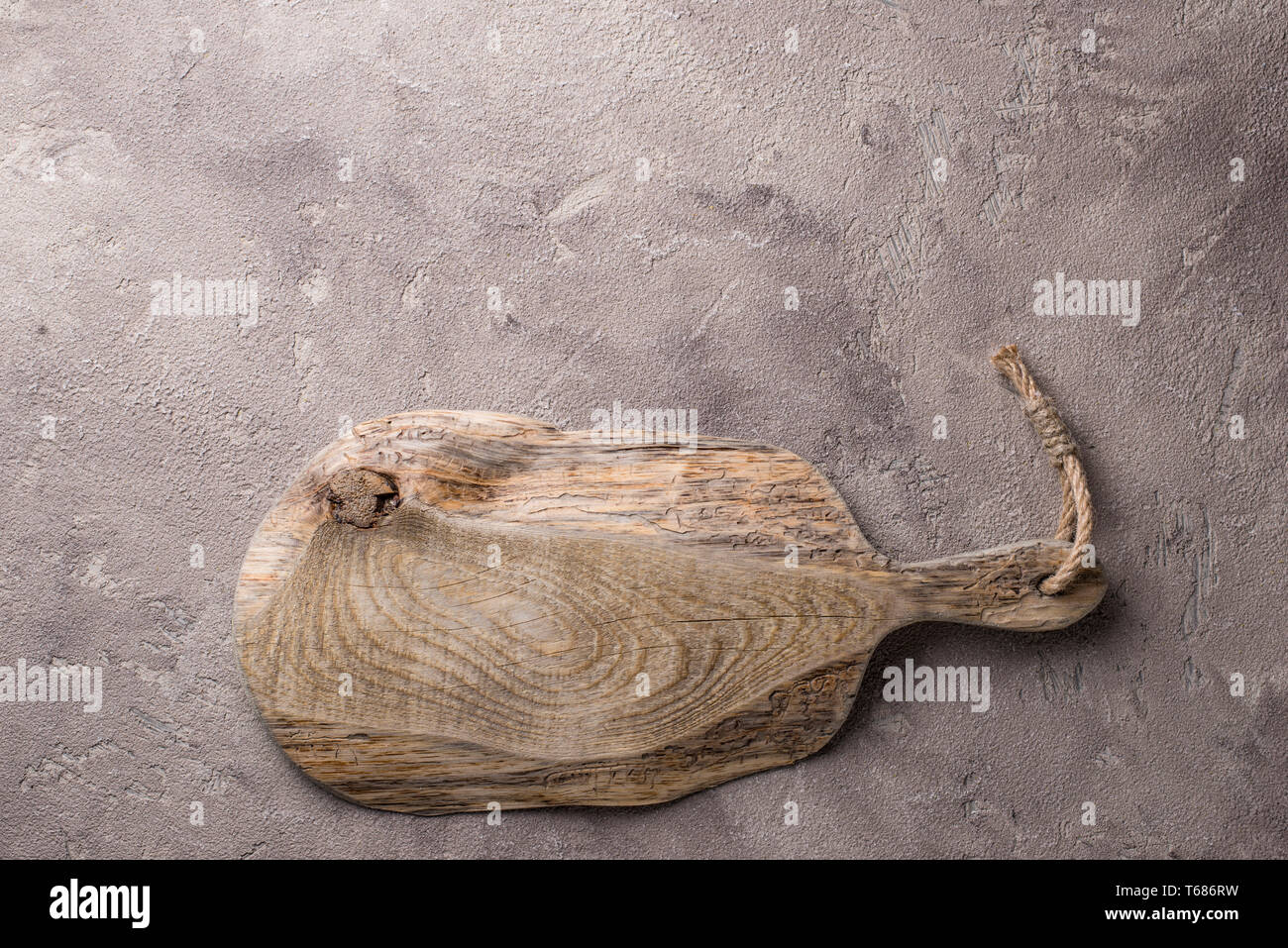 Wooden rustic cutting board hi-res stock photography and images - Alamy