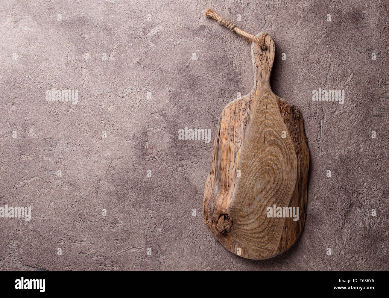 Wooden rustic cutting board hi-res stock photography and images - Alamy