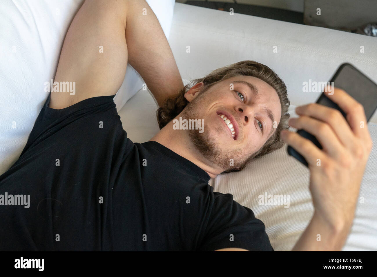 Man photographing himself guy hi-res stock photography and images - Alamy
