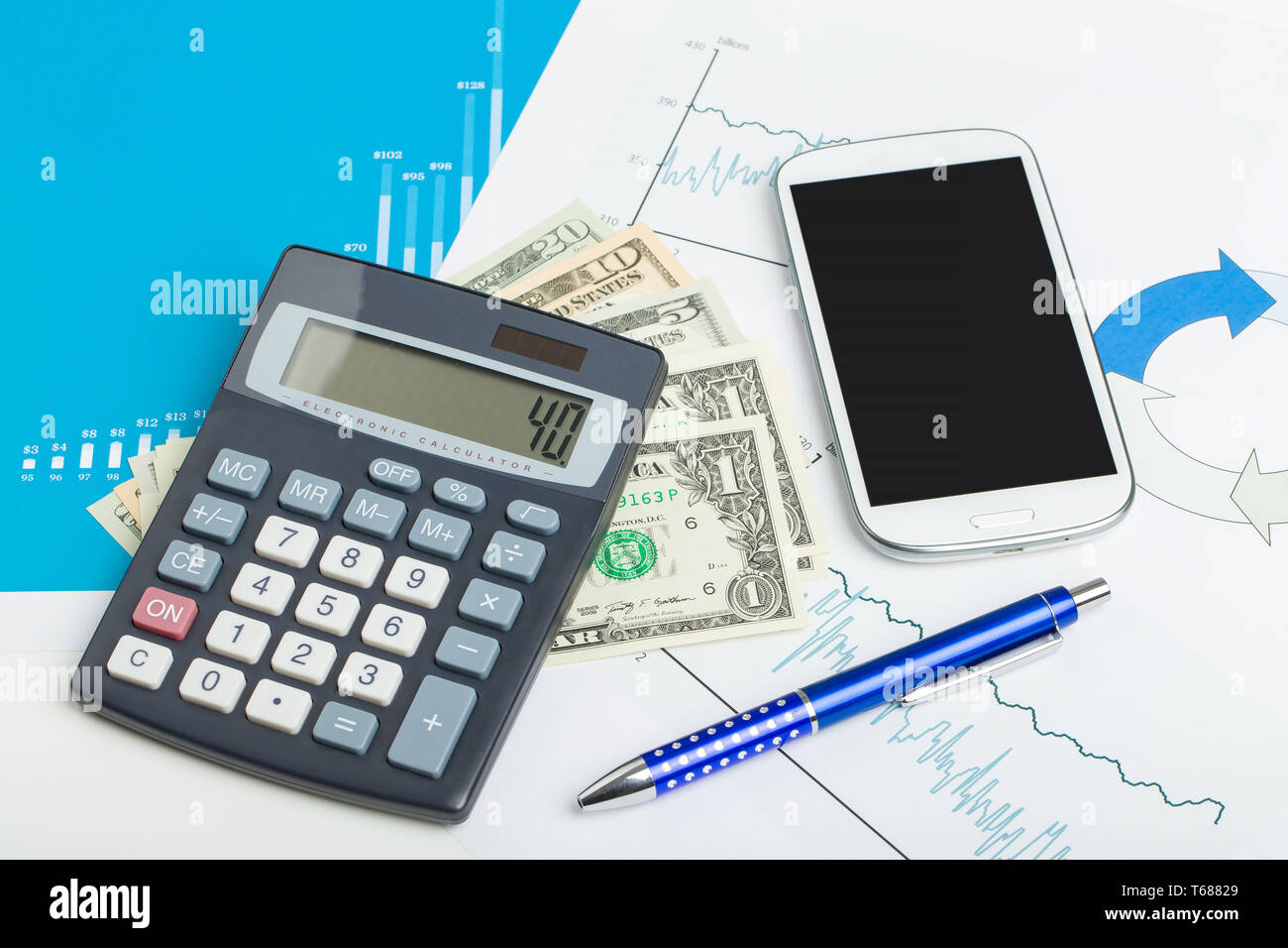 Accounting charts graphs us hi-res stock photography and images - Alamy