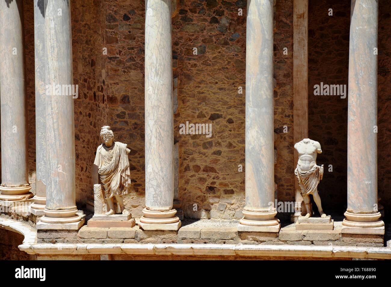 columns and statues in the temple Stock Photo - Alamy