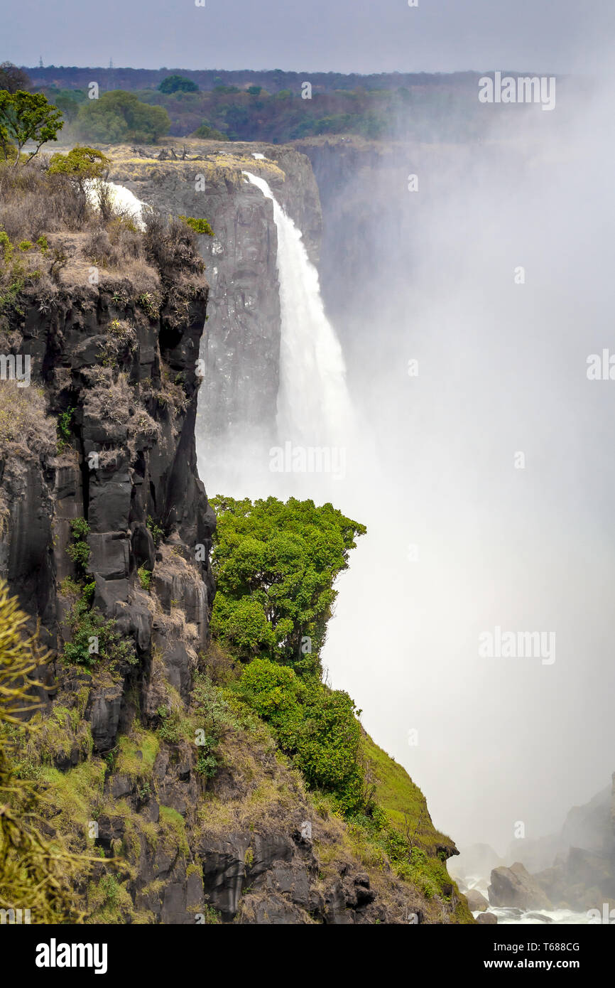 The Victoria falls with mist from water Stock Photo - Alamy