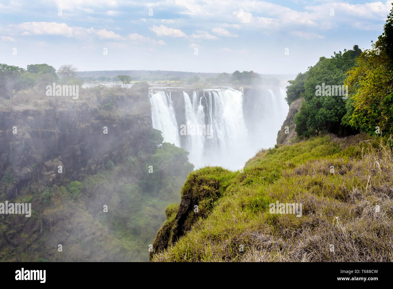 The Victoria falls with mist from water Stock Photo - Alamy