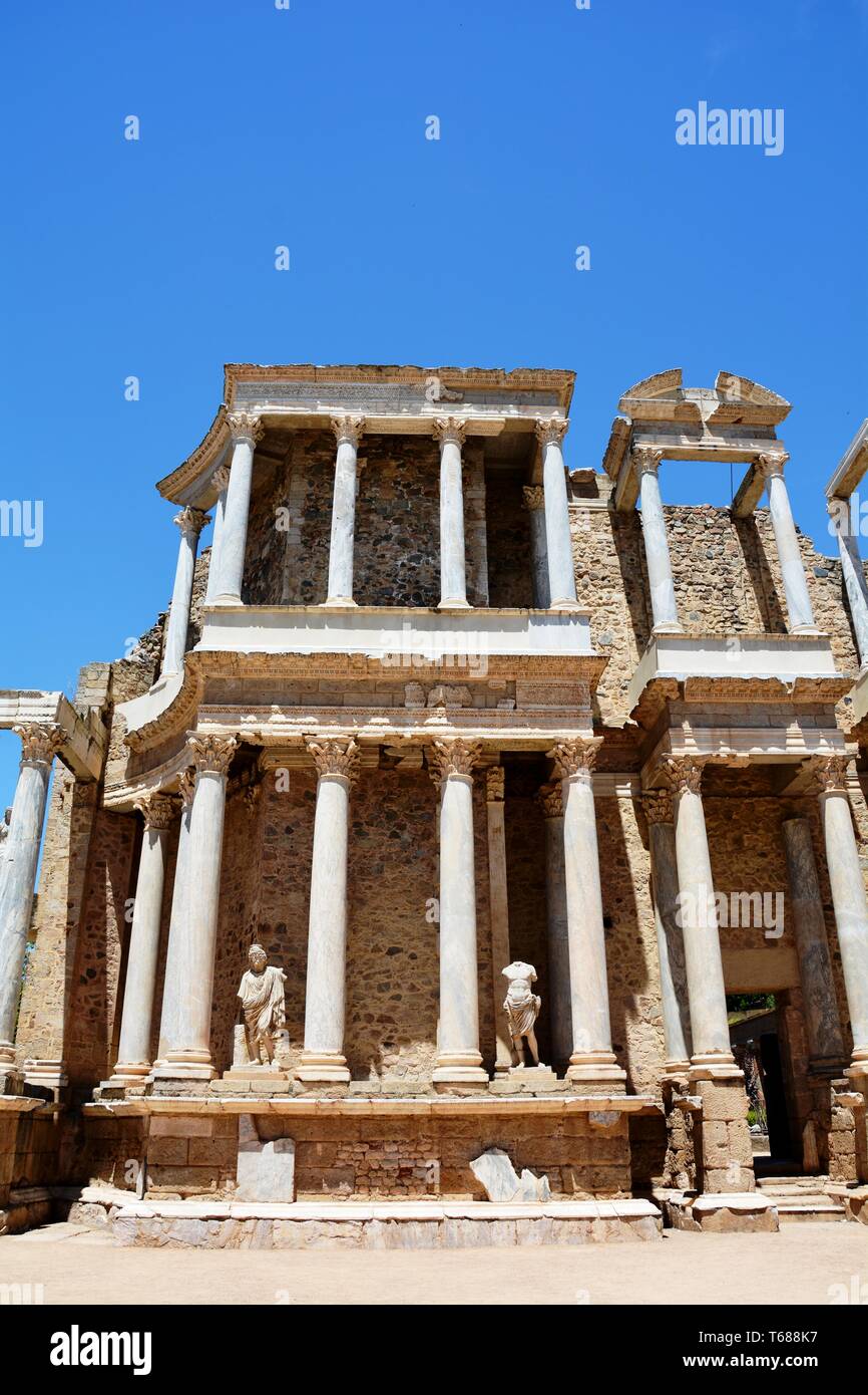 ruins, old building, columns and statues Stock Photo - Alamy
