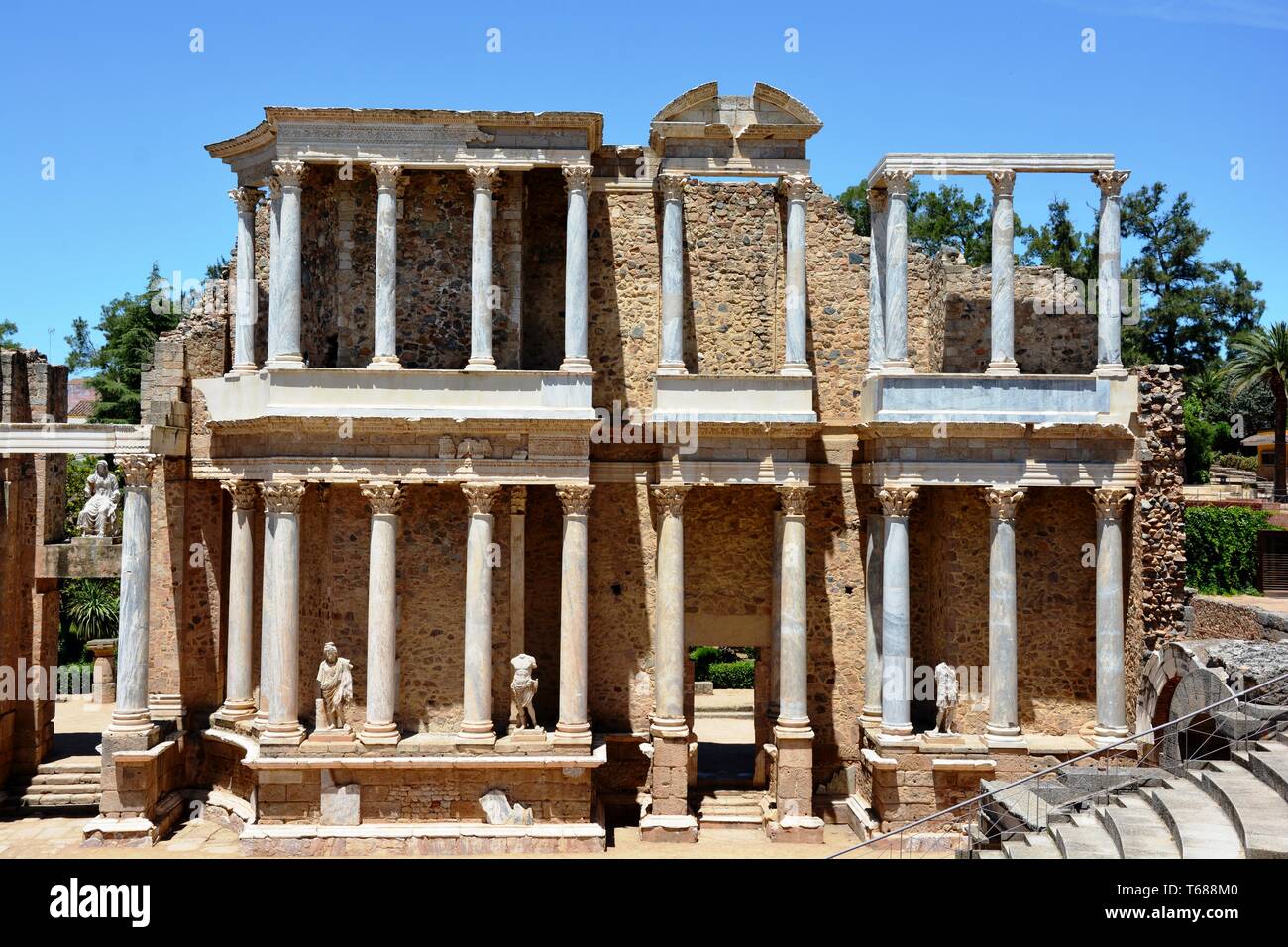 ruins, old building, columns and statues Stock Photo - Alamy