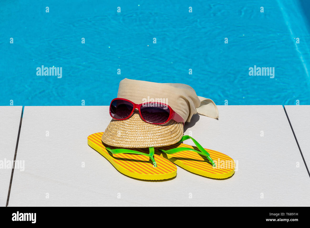 Vacation Symbol Photo of a Sun Hat at the Pool Stock Photo - Alamy