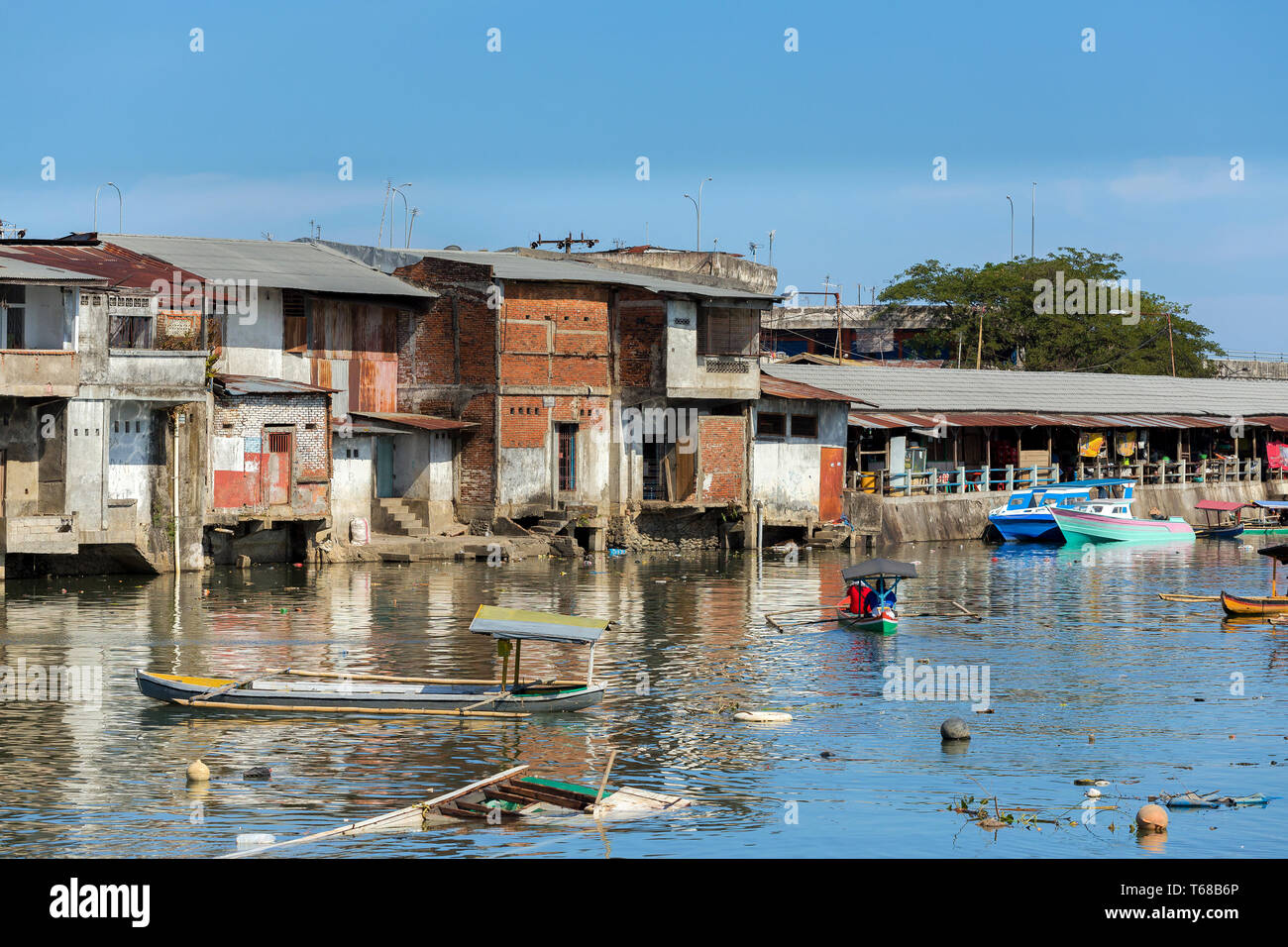 Poor house roof sheet hi-res stock photography and images - Alamy